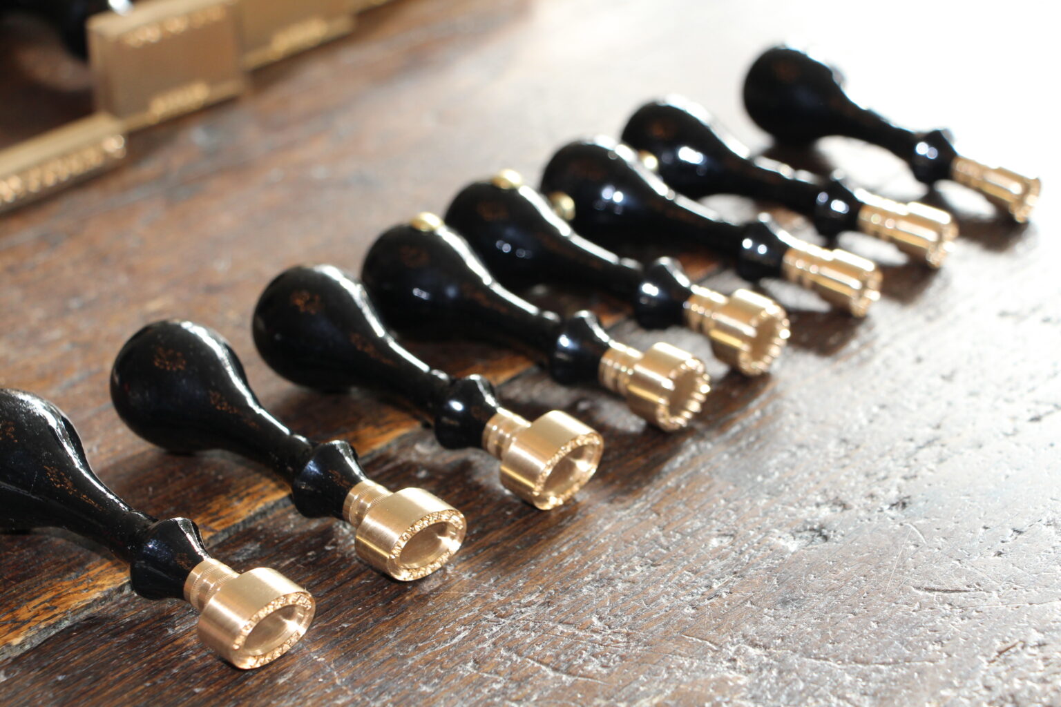 Estampilles en bronze pour l’encre - Maison Alivon